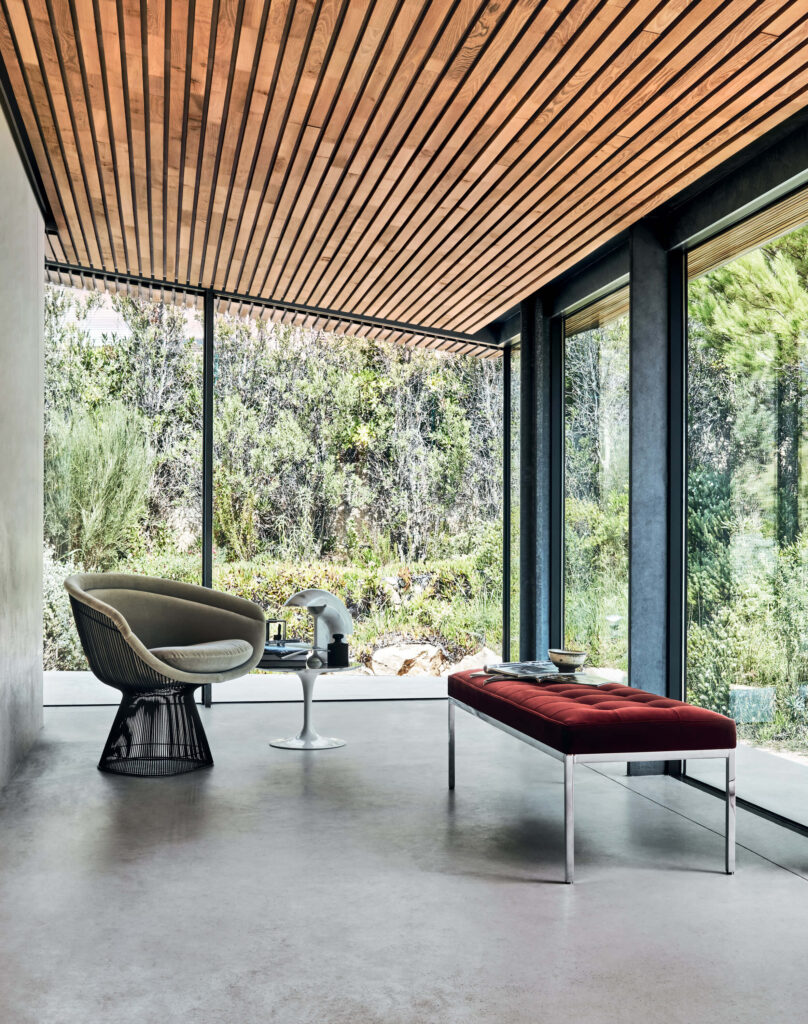 Authentic Platner Arm Lounge Chair® by Knoll | WorkArena