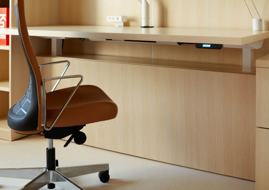Reff Profiles™ Executive Stand Up Desk by Knoll | WorkArena